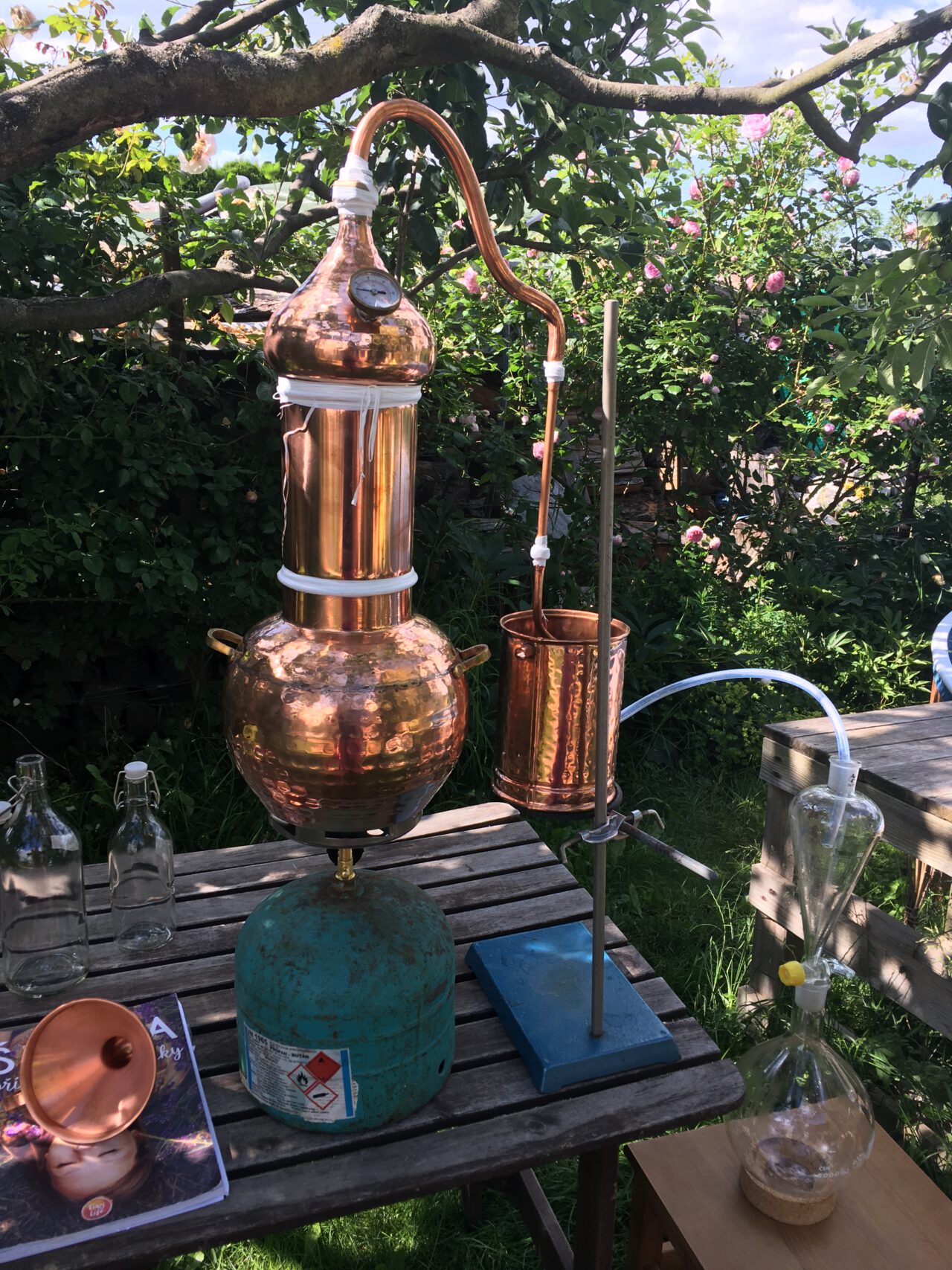 Destilace květů aneb proces, který Vás pohltí - Tiny Life